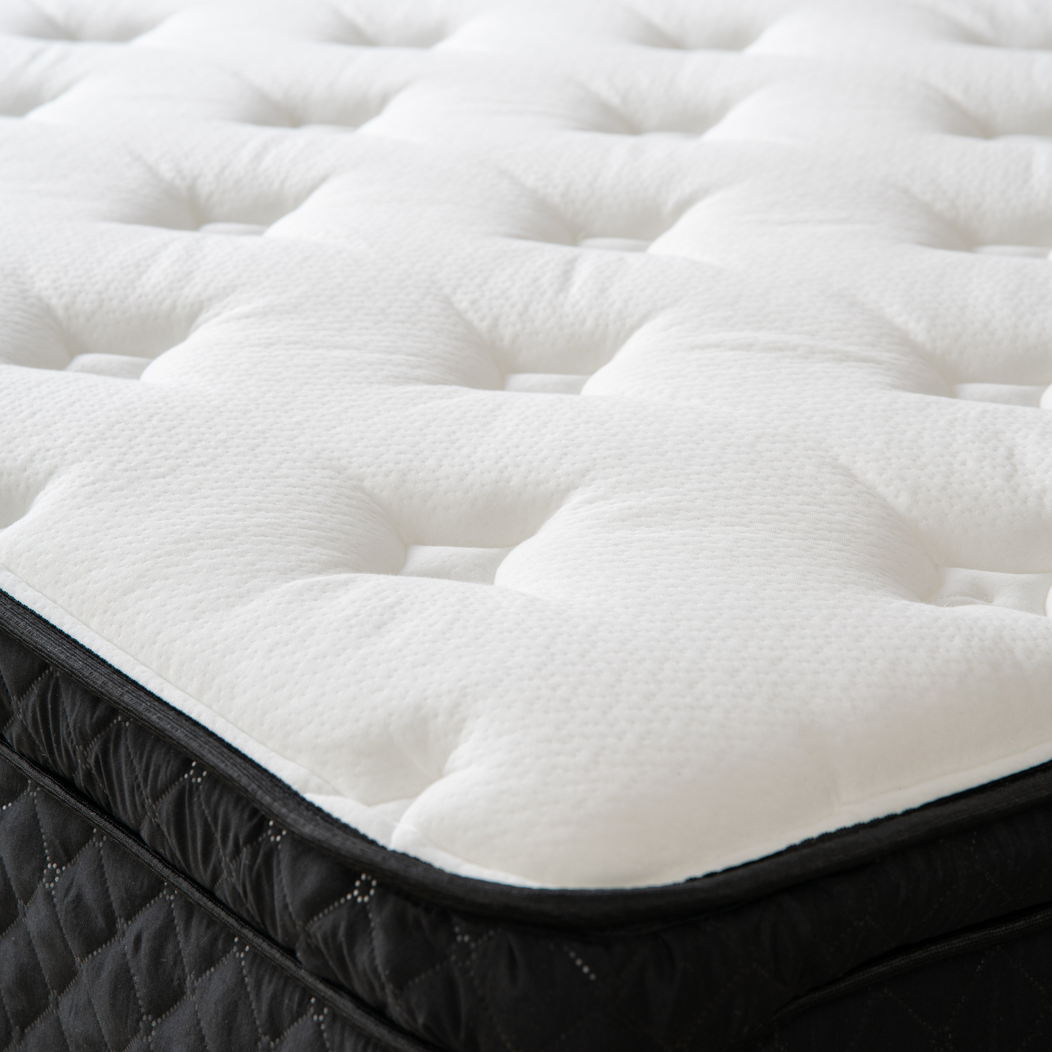 The Hamuq hybrid mattress. 120 night trial.